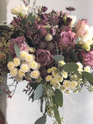 LILLEDE SAATMINE - Erilised lilled, erilisele inimesele - STUDIO NELK